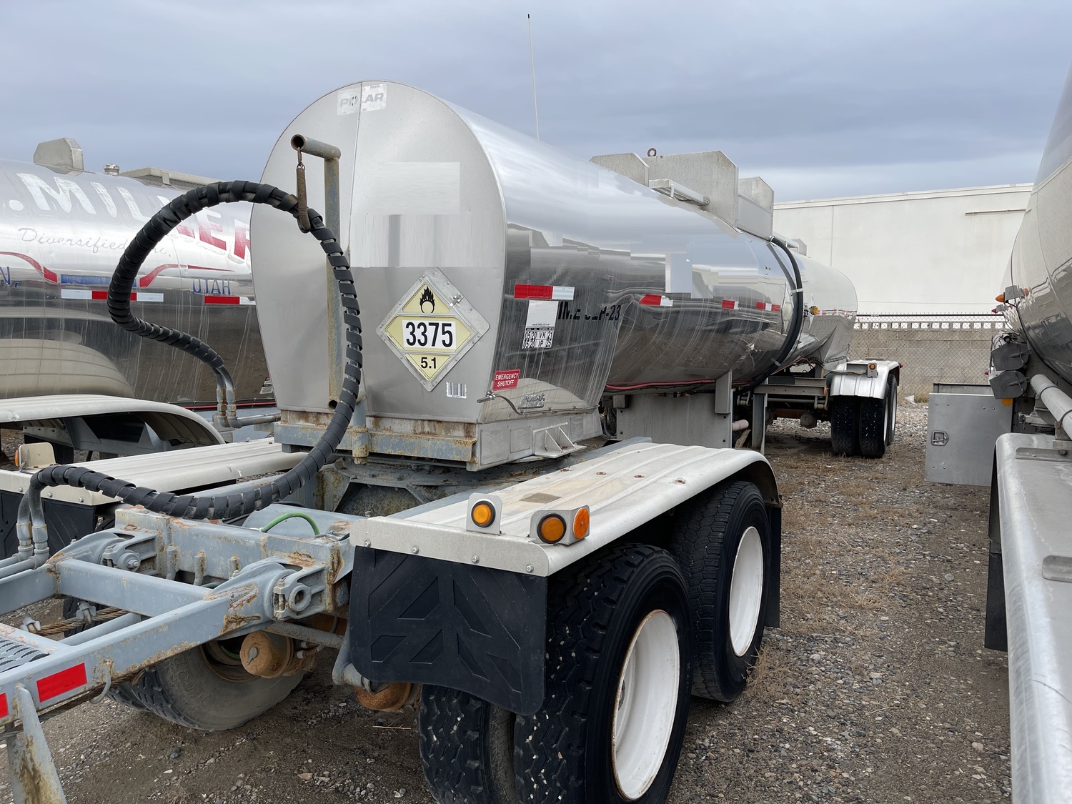 1999 POLAR 3000 GAL., 1-COMPT., 4-AXLE INSULATED STAINLESS STEEL PULL ...