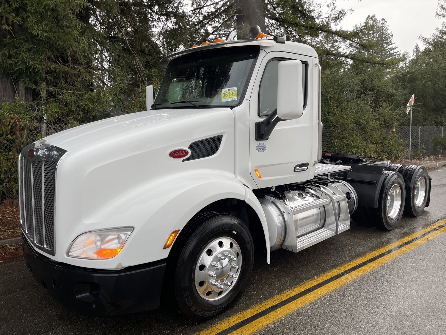 Peterbilt 579 Day Cab