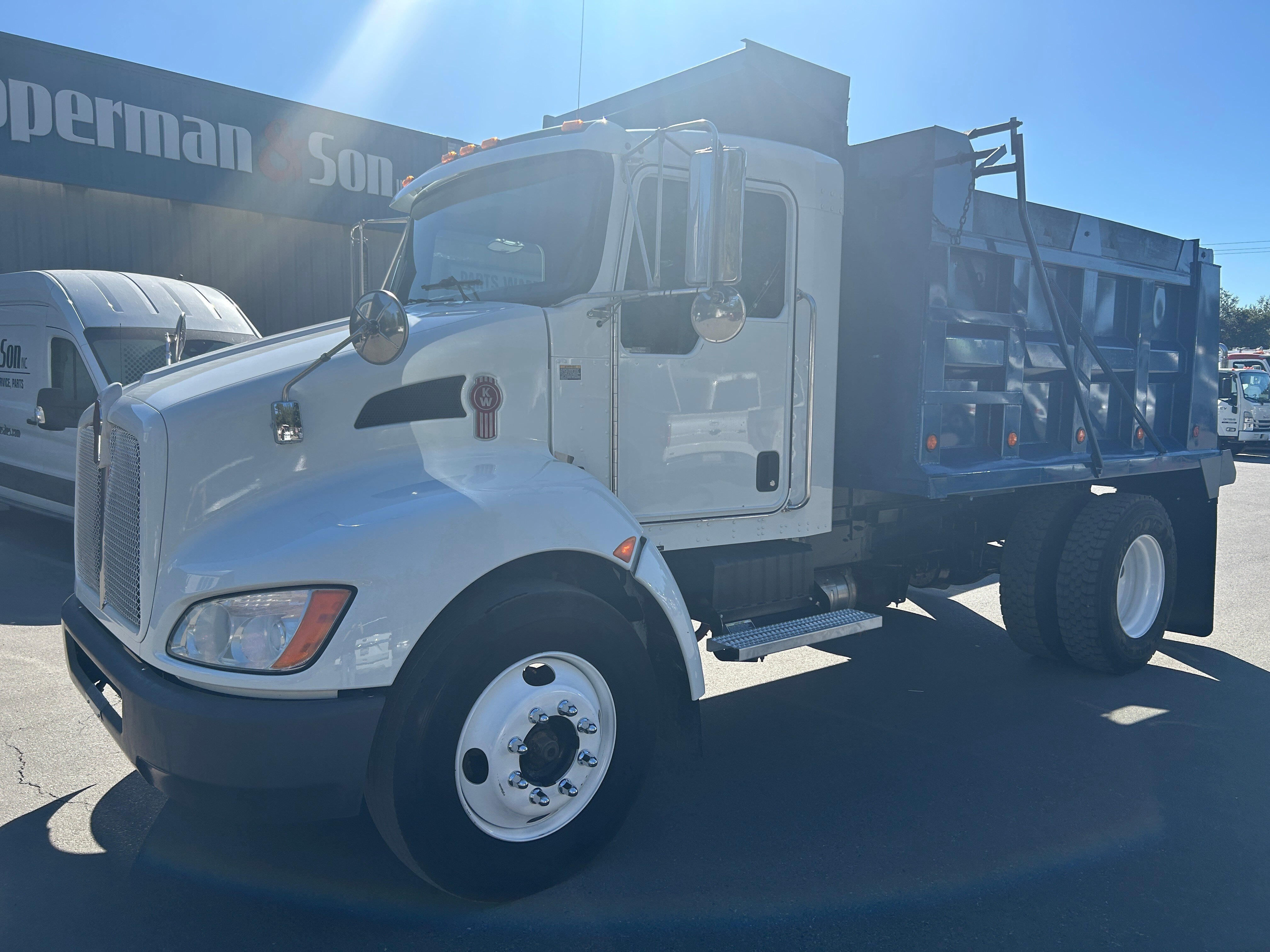 2015 KENWORTH T170 10 FT. 2-AXLE DUMP TRUCK
