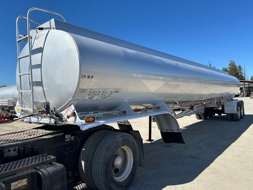 1998 BEALL 9700 GAL., 3-COMPT., 2-AXLE ALUMINUM SEMI TANK TRAILER
