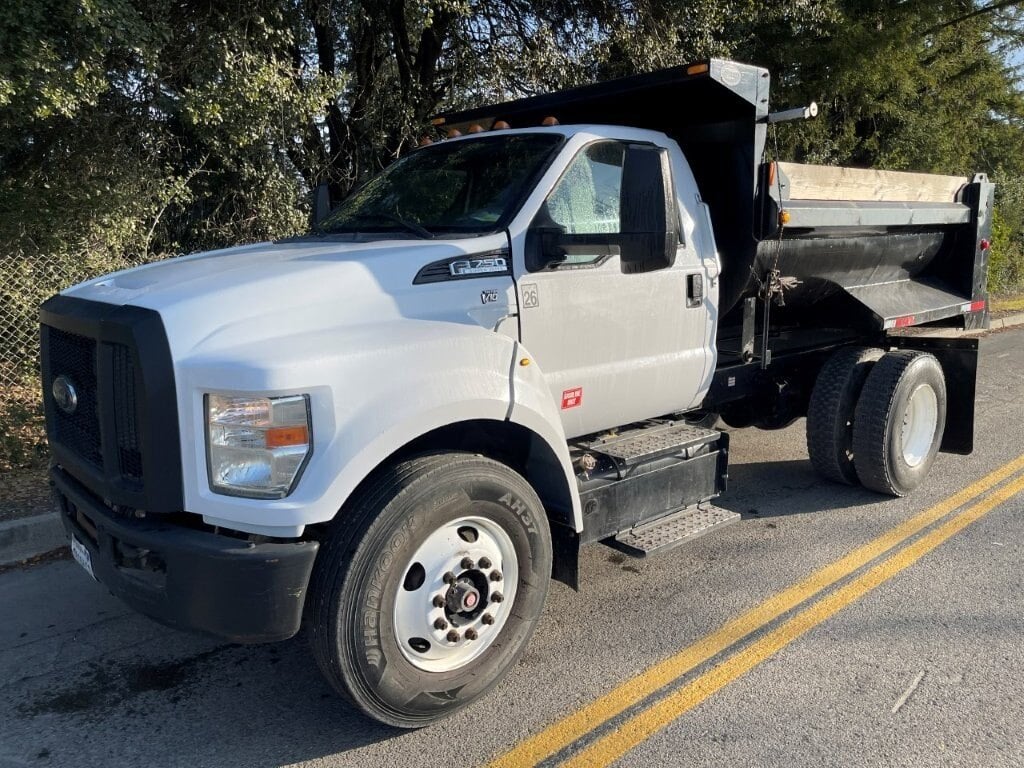2017 FORD F750 2-AXLE DUMP TRUCK