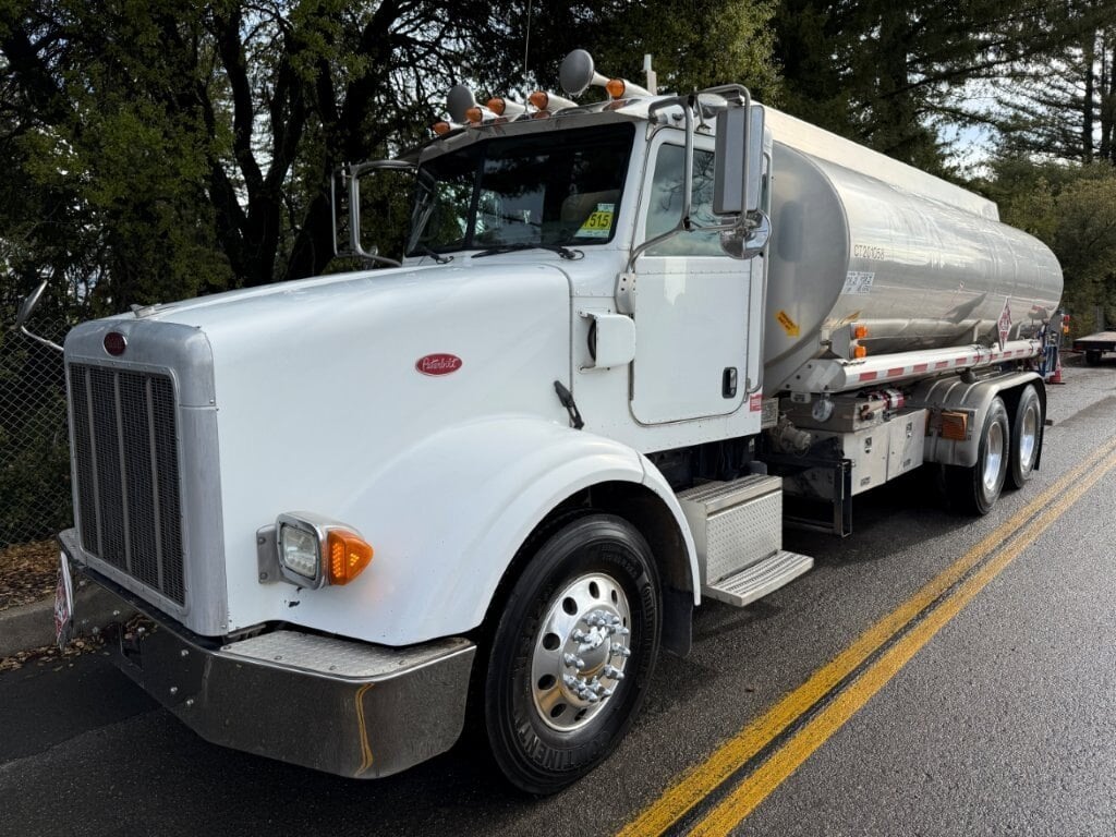 2007 PETERBILT 378 4493 GALLON 3-COMPARTMENT 3-AXLE FUEL DELIVERY TRUCK