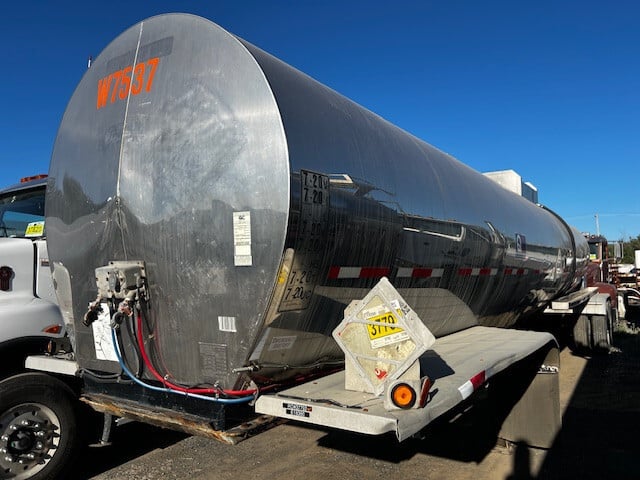 1984 POLAR 6700 GAL., 1-COMPT., 2-AXLE INSULATED STAINLESS STEEL NON ...