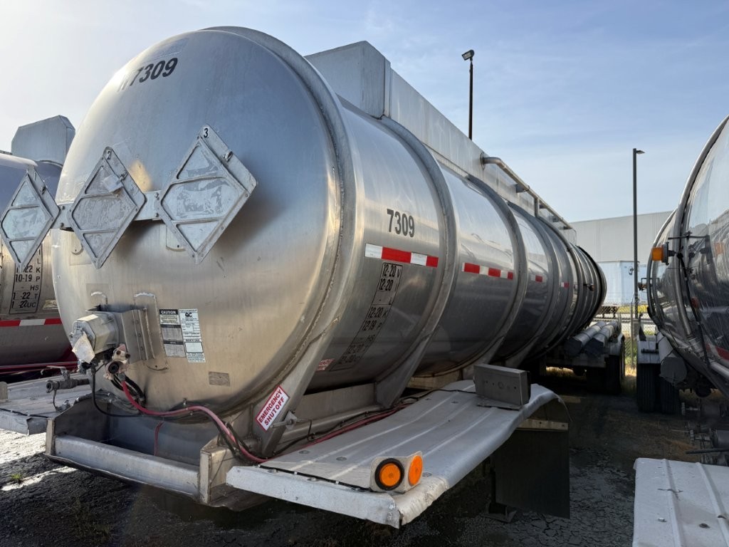2013 POLAR 7500 GAL., 3-COMPT., 2-AXLE EXTERNAL RING STAINLESS STEEL ...