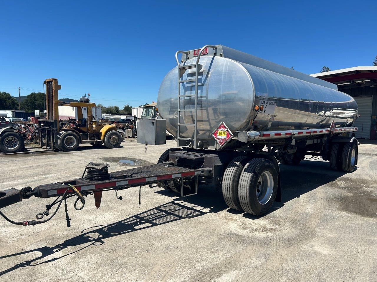 2004 HEIL 5310 GAL., 3-COMPT., 2-AXLE ALUMINUM PULL TANK TRAILER