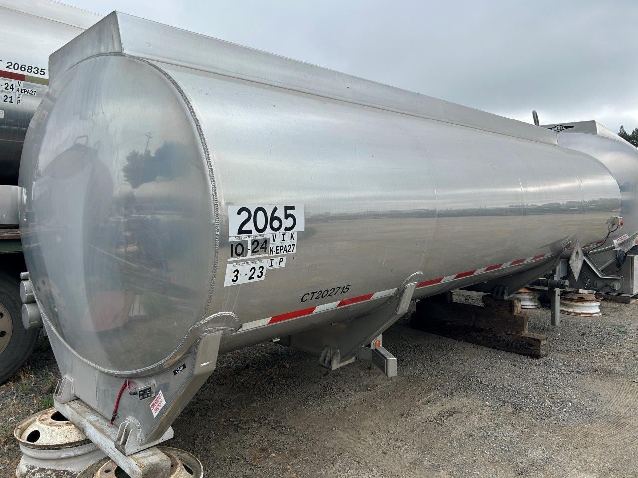 2002 BEALL 4500 GALLON BODY MOUNT TANK