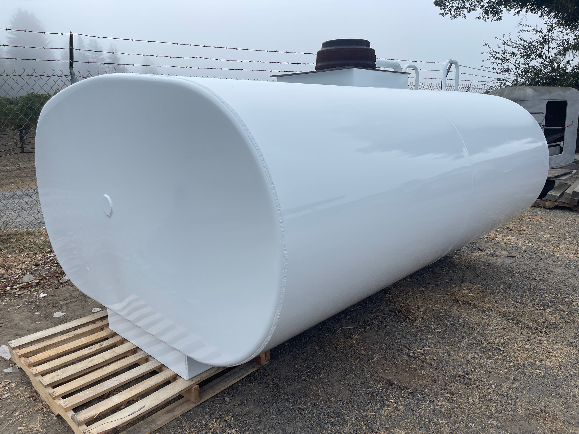 NEW T&B WATER TRUCKS 2,000 GALLON BODY MOUNT WATER TANK W/ CDF OPTIONS